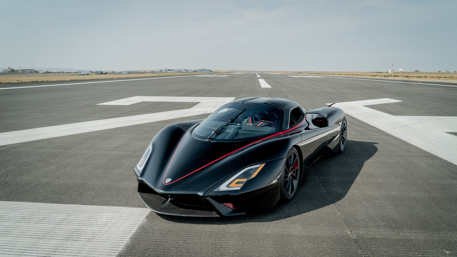 El SSC Tuatara es el carro mas rápido alcanzando 331.15 mph